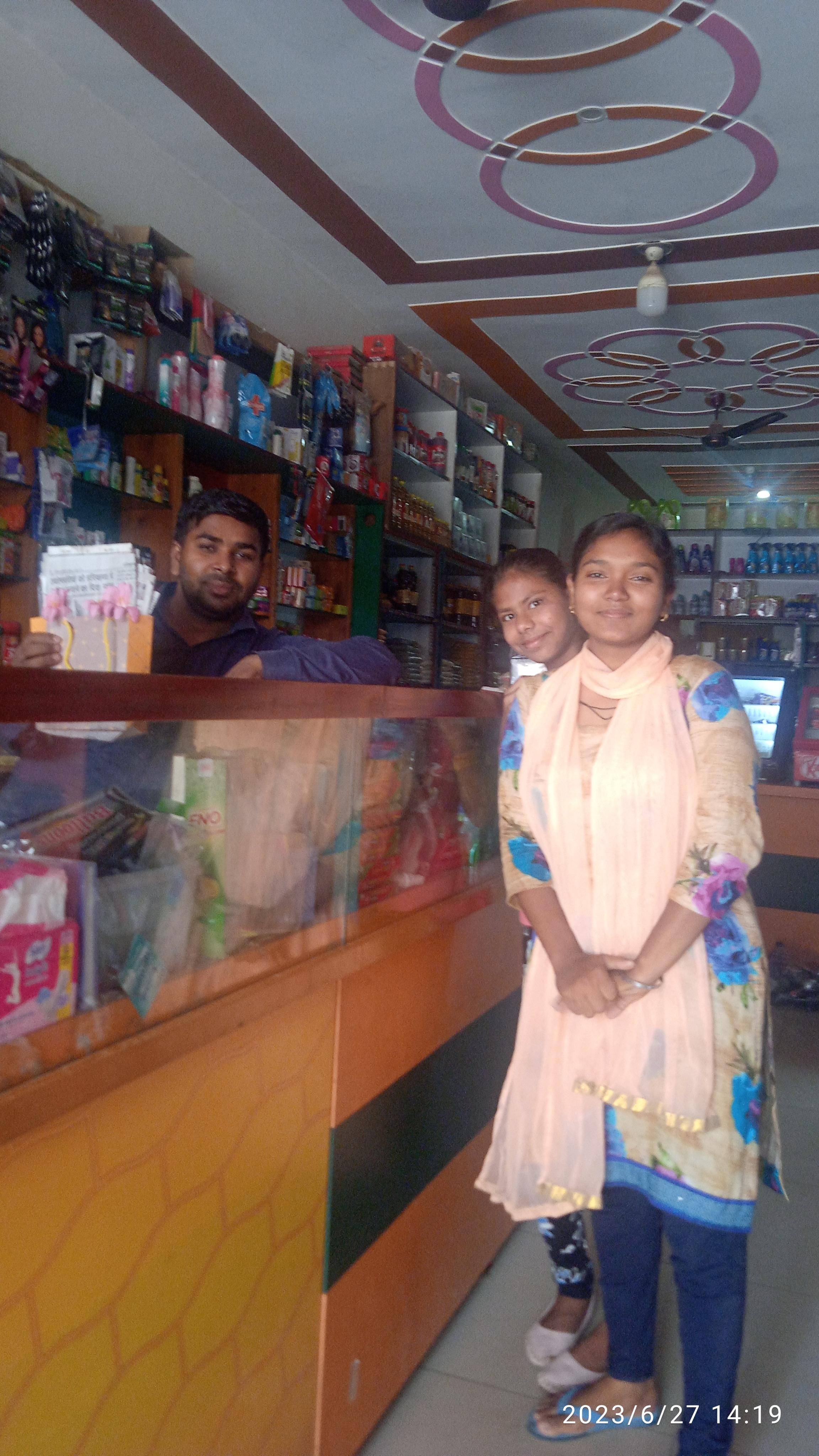 Rekha Kumari - #earthivist Making paper bags and distribution in...